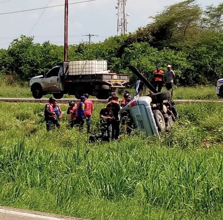Autoridades atendieron volcamiento vehicular en la Autopista Gran ...