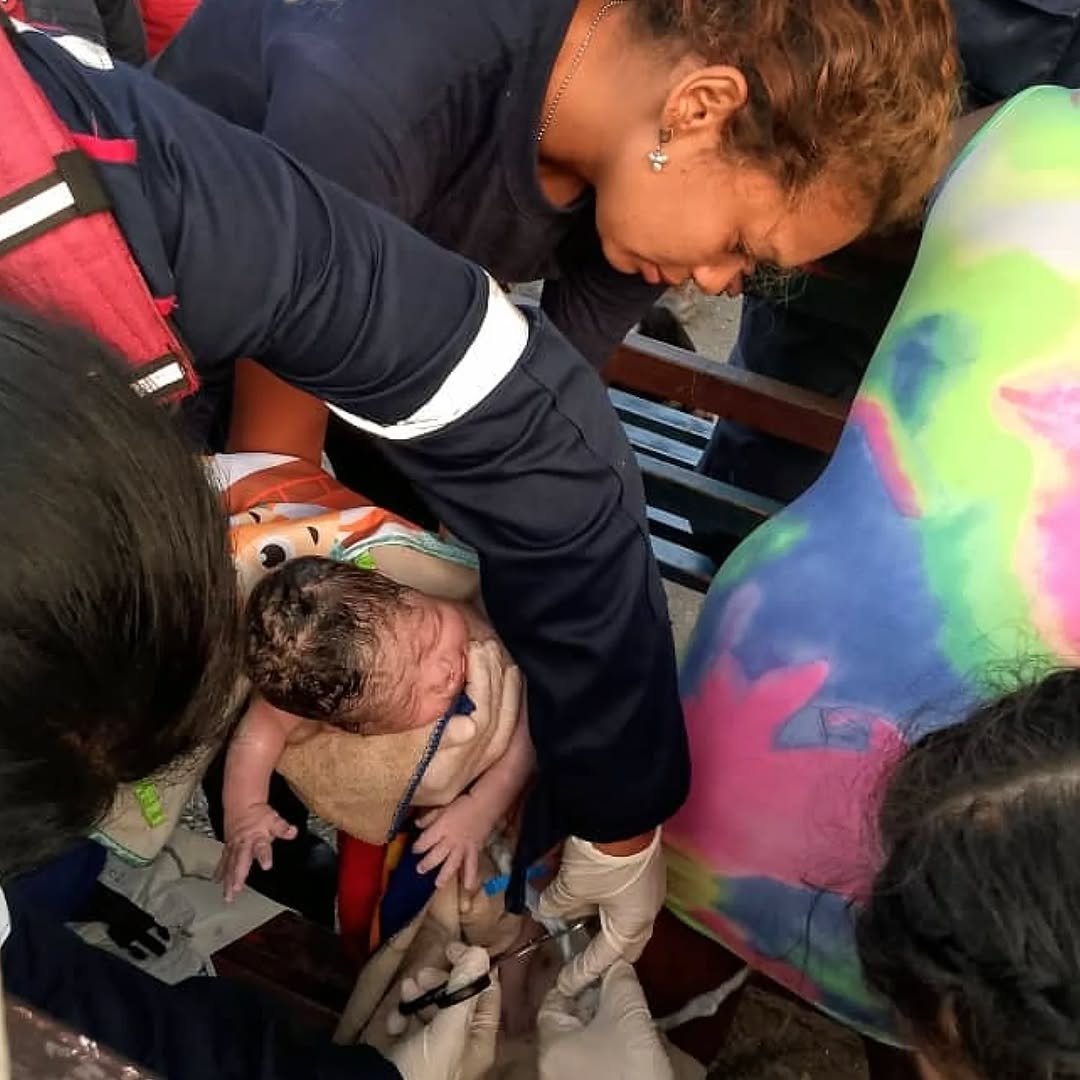 Una bebé nació este domingo en la estación de Barcelona – Noticias de Aquí